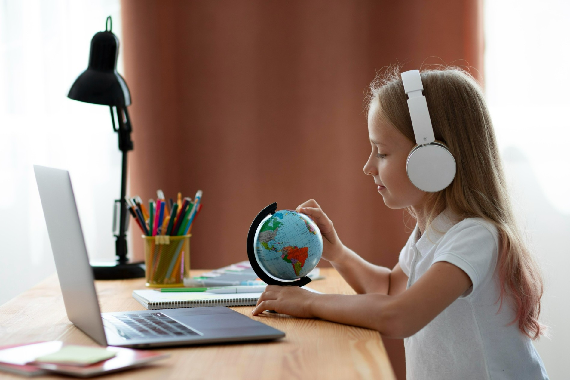 Virtual Classroom: Definition, Benefits, Functioning, and More